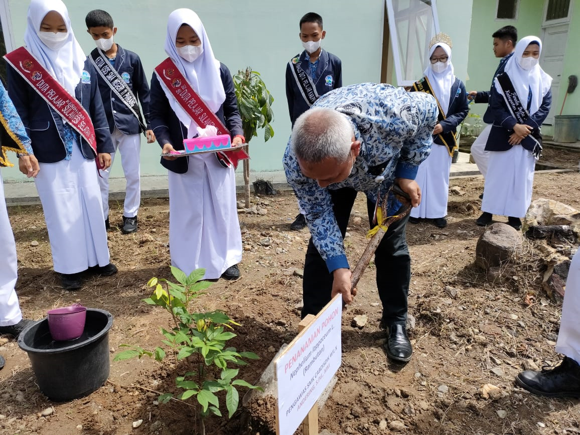 Sambut HUT Kab Pinrang, SMAN 11 Pinrang Gelar Lomba Graffiti dan Tanam ...
