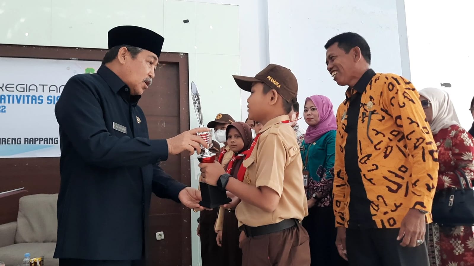 Peserta Didik Berprestasi Kab Sidrap Dapat Uang Pembinaan dari Bupati ...