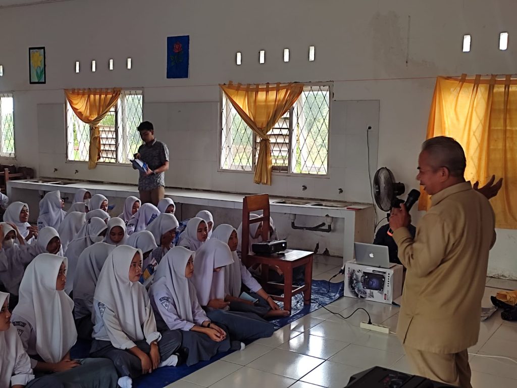Kepsek SMAN 21 Gowa Arahkan Siswa dan Guru Kuliah di Unismuh Makassar - Dunia Pendidikan