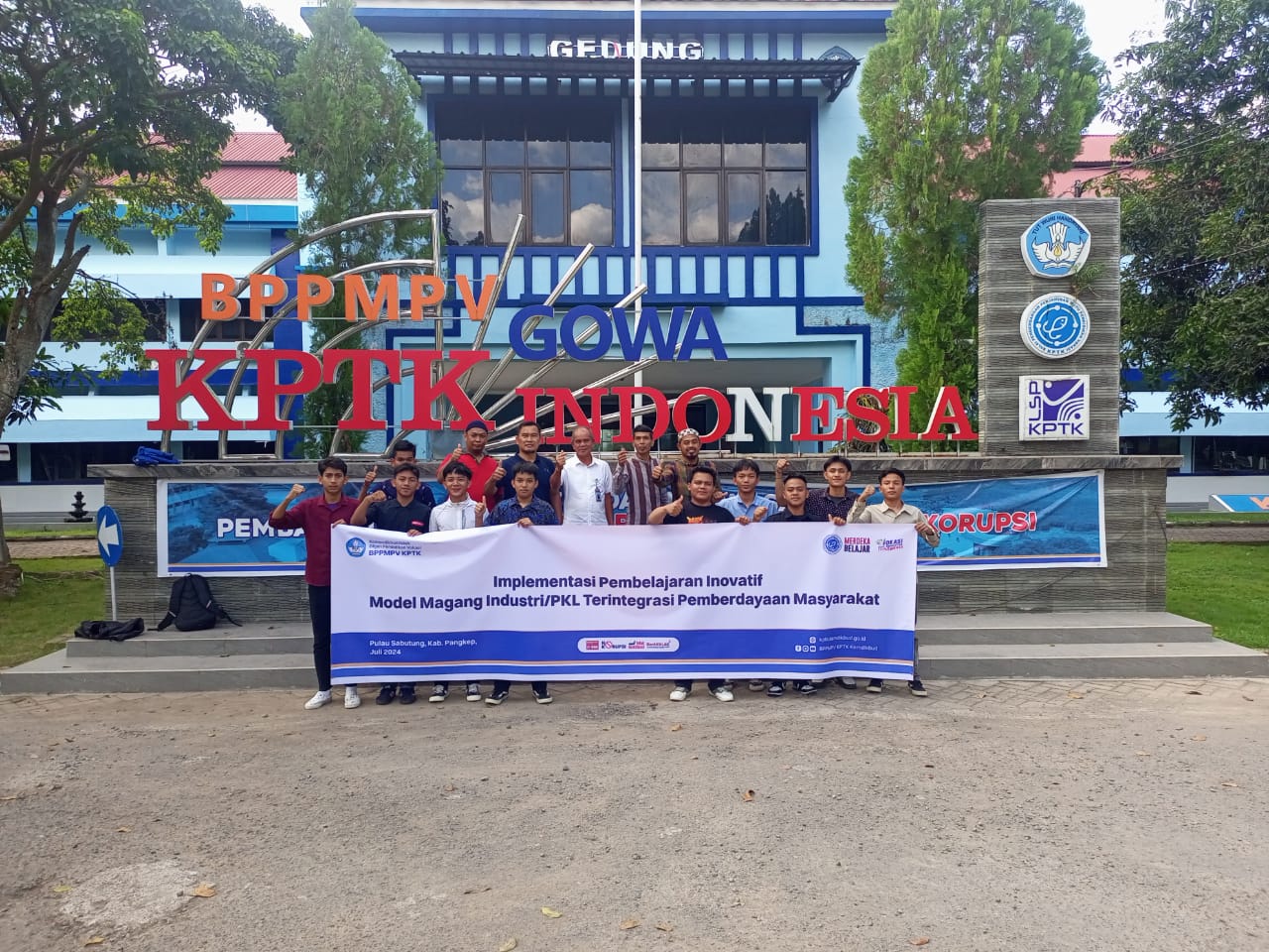 SMKN 9 Makassar Libatkan 9 siswa pada Kegiatan Implementasi ...
