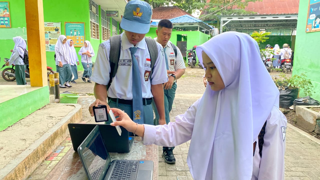 Penggunaan Absensi Digital Berbasis Barcode di UPT SMA Negeri 2 ...