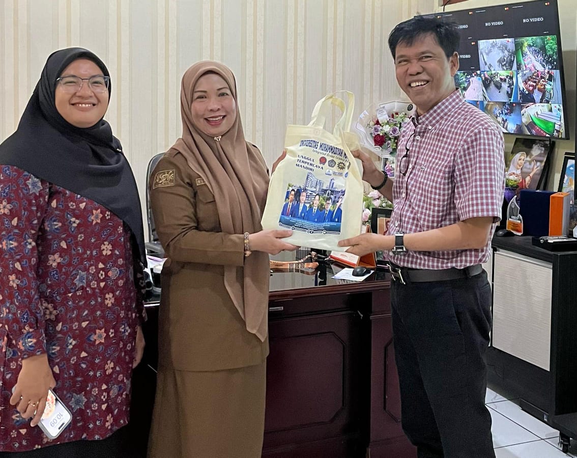 Kepsek SMAN 14 Makassar, Dra Hj Nurhidayah Masri Bandaso, MM Senang Dikunjungi Prof Muhlis ...