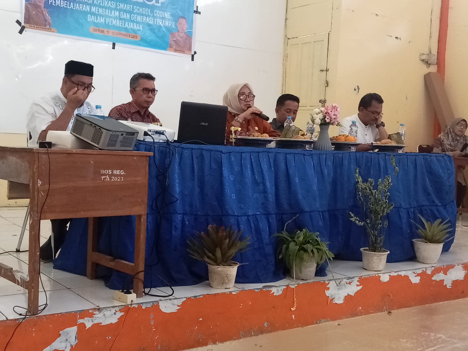 Hadapi Dunia VUCA dengan Keunggulan Guru Sebagai SDM yang Handal Melalui Pelatihan danPendidikan ...