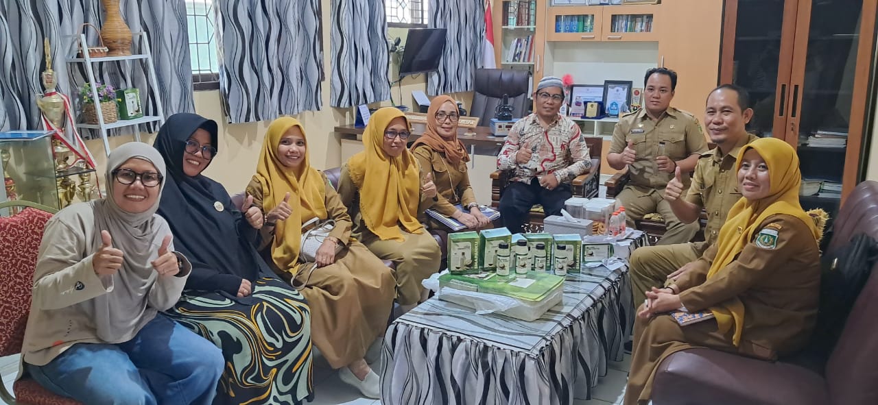 Penyerahan Label VCO “SMAPANKU” dari Dinas Perindag dan ESDM kepada ...