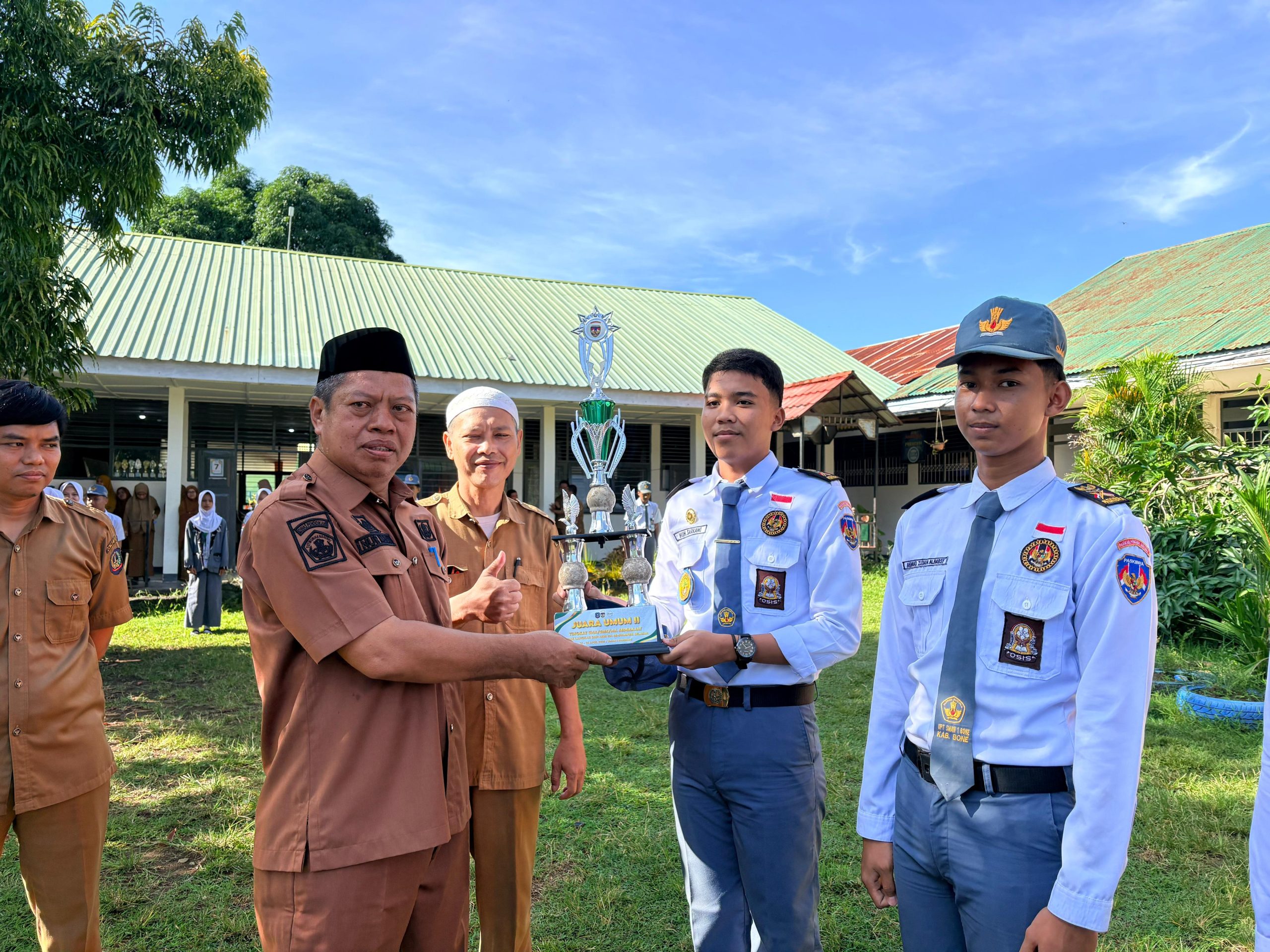 SMAN 13 Bone Melaksanakan Upacara Peringatan Hardiknas 2026 - Dunia ...